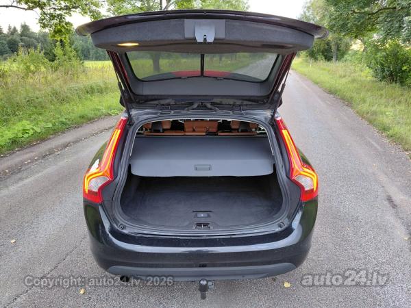 Black Volvo V60 2011 in Paide, with an engine capacity of 2.00 L and mileage of 368 thousand km for 6499 €, photo 9 on AUTOMOTO.COM.LV