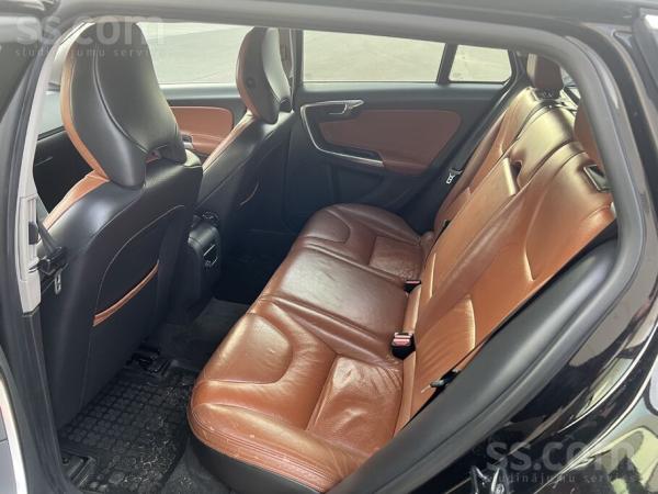 Black Volvo V60 2011 in Riga, with an engine capacity of 2.00 L and mileage of 493 thousand km for 3600 €, photo 10 on AUTOMOTO.COM.LV