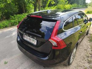 Black Volvo V60 2011 in Vilnius, with an engine capacity of 2.40 L and mileage of 302 thousand km for 5700 €, photo 13 on AUTOMOTO.COM.LV