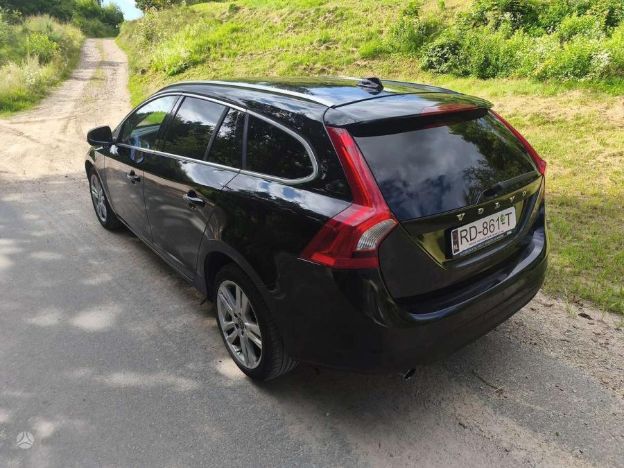 Black Volvo V60 2011 in Vilnius, with an engine capacity of 2.40 L and mileage of 302 thousand km for 5700 €, photo 14 on AUTOMOTO.COM.LV