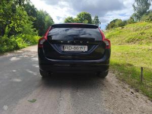 Black Volvo V60 2011 in Vilnius, with an engine capacity of 2.40 L and mileage of 302 thousand km for 5700 €, photo 15 on AUTOMOTO.COM.LV