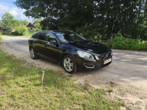 Black Volvo V60 2011 in Vilnius, with an engine capacity of 2.40 L and mileage of 302 thousand km for 5700 €, photo 18 on AUTOMOTO.COM.LV
