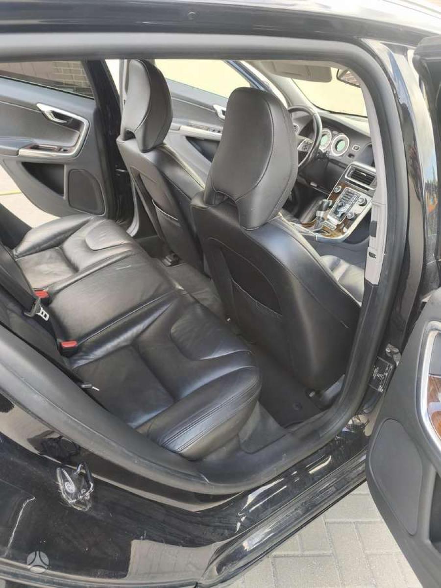 Black Volvo V60 2011 in Vilnius, with an engine capacity of 2.40 L and mileage of 302 thousand km for 5700 €, photo 25 on AUTOMOTO.COM.LV