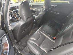 Black Volvo V60 2011 in Vilnius, with an engine capacity of 2.40 L and mileage of 302 thousand km for 5700 €, photo 28 on AUTOMOTO.COM.LV