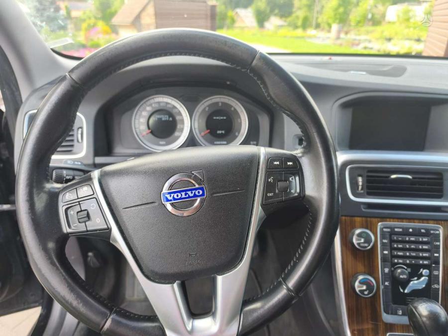 Black Volvo V60 2011 in Vilnius, with an engine capacity of 2.40 L and mileage of 302 thousand km for 5700 €, photo 29 on AUTOMOTO.COM.LV