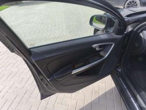 Black Volvo V60 2011 in Vilnius, with an engine capacity of 2.40 L and mileage of 302 thousand km for 5700 €, photo 32 on AUTOMOTO.COM.LV