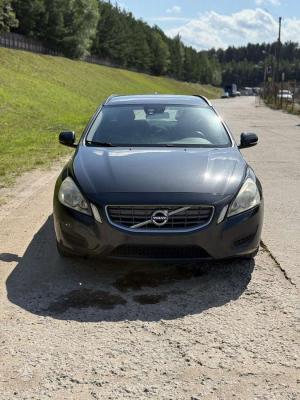 Black Volvo V60 2011 in Vilnius, with an engine capacity of 1.56 L and mileage of 200 thousand km for 4600 €, photo 3 on AUTOMOTO.COM.LV