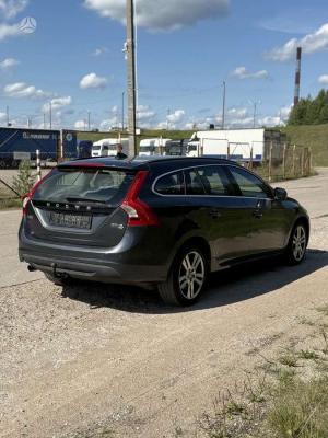 Black Volvo V60 2011 in Vilnius, with an engine capacity of 1.56 L and mileage of 200 thousand km for 4600 €, photo 5 on AUTOMOTO.COM.LV