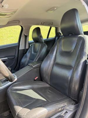 Black Volvo V60 2011 in Vilnius, with an engine capacity of 1.56 L and mileage of 200 thousand km for 4600 €, photo 9 on AUTOMOTO.COM.LV