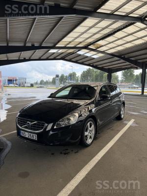 Black Volvo V60 2011 in Riga, with an engine capacity of 2.00 L and mileage of 324 thousand km for 5300 €, photo  on AUTOMOTO.COM.LV