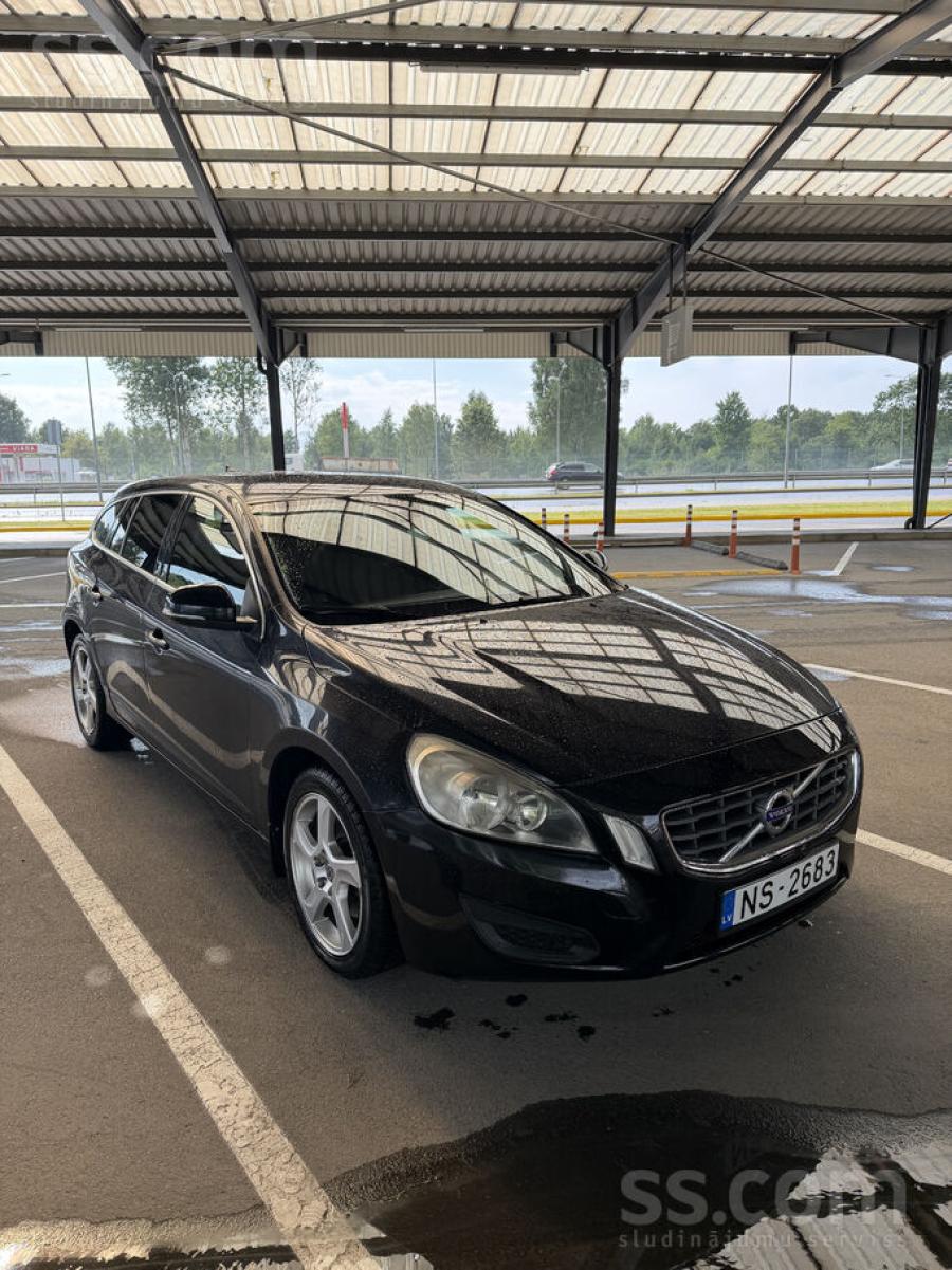 Melns Volvo V60 2011 Rīga, ar dzinēja tilpumu 2.00 L un nobraukumu 324 tūkst. km par 5300 €, foto 3 vietnē AUTOMOTO.COM.LV
