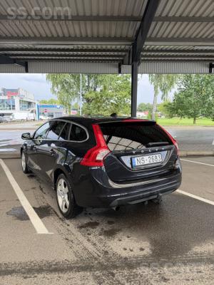 Melns Volvo V60 2011 Rīga, ar dzinēja tilpumu 2.00 L un nobraukumu 324 tūkst. km par 5300 €, foto 4 vietnē AUTOMOTO.COM.LV