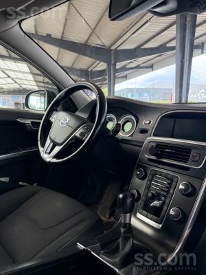 Melns Volvo V60 2011 Rīga, ar dzinēja tilpumu 2.00 L un nobraukumu 324 tūkst. km par 5300 €, foto 6 vietnē AUTOMOTO.COM.LV