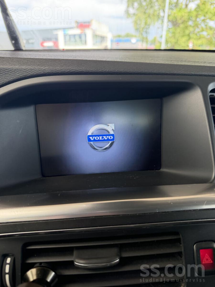 Melns Volvo V60 2011 Rīga, ar dzinēja tilpumu 2.00 L un nobraukumu 324 tūkst. km par 5300 €, foto 7 vietnē AUTOMOTO.COM.LV