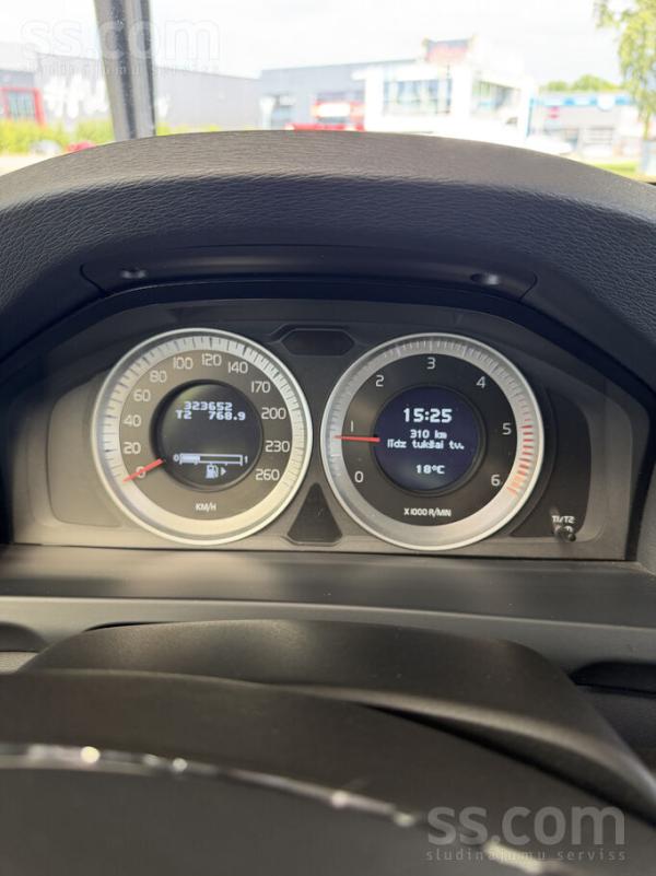 Melns Volvo V60 2011 Rīga, ar dzinēja tilpumu 2.00 L un nobraukumu 324 tūkst. km par 5300 €, foto 8 vietnē AUTOMOTO.COM.LV