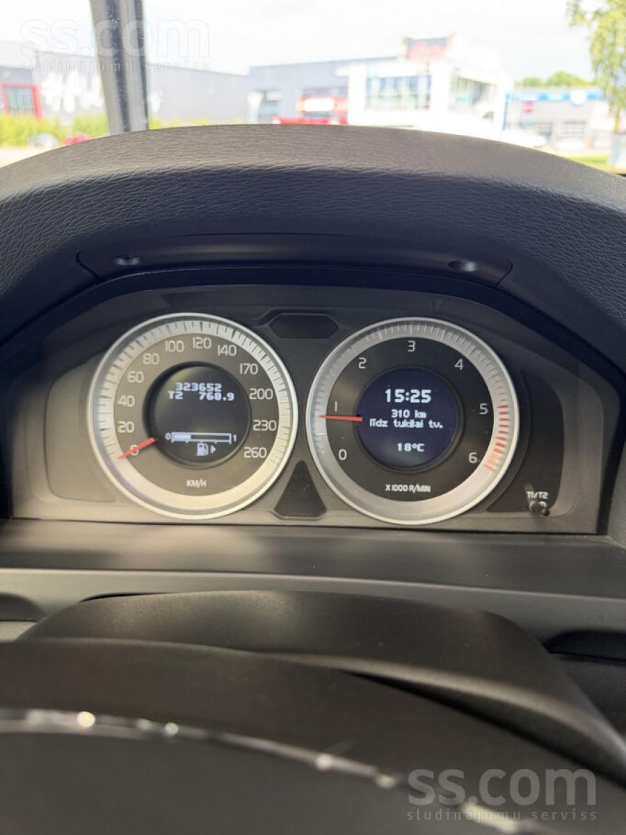 Melns Volvo V60 2011 Rīga, ar dzinēja tilpumu 2.00 L un nobraukumu 324 tūkst. km par 5300 €, foto 8 vietnē AUTOMOTO.COM.LV