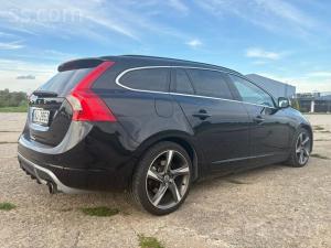Black Volvo V60 2011 in Riga, with an engine capacity of 2.00 L and mileage of 303 thousand km for 5380 €, photo 4 on AUTOMOTO.COM.LV