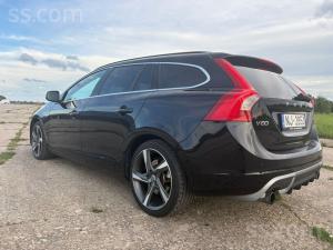 Black Volvo V60 2011 in Riga, with an engine capacity of 2.00 L and mileage of 303 thousand km for 5380 €, photo 5 on AUTOMOTO.COM.LV