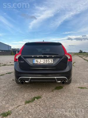 Black Volvo V60 2011 in Riga, with an engine capacity of 2.00 L and mileage of 303 thousand km for 5380 €, photo 6 on AUTOMOTO.COM.LV