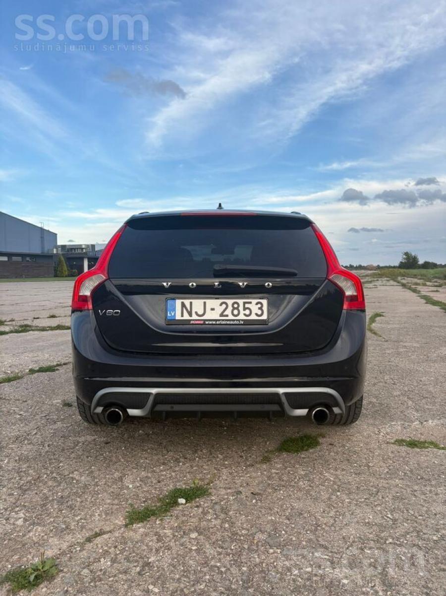 Black Volvo V60 2011 in Riga, with an engine capacity of 2.00 L and mileage of 303 thousand km for 5380 €, photo 6 on AUTOMOTO.COM.LV