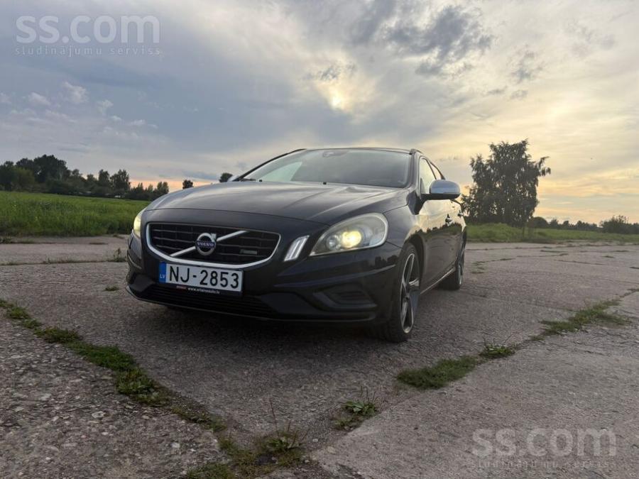 Black Volvo V60 2011 in Riga, with an engine capacity of 2.00 L and mileage of 303 thousand km for 5380 €, photo 7 on AUTOMOTO.COM.LV