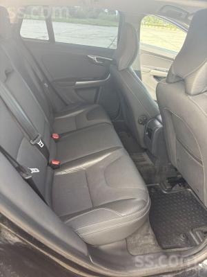 Black Volvo V60 2011 in Riga, with an engine capacity of 2.00 L and mileage of 303 thousand km for 5380 €, photo 10 on AUTOMOTO.COM.LV