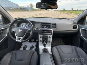 Black Volvo V60 2011 in Riga, with an engine capacity of 2.00 L and mileage of 303 thousand km for 5380 €, photo 13 on AUTOMOTO.COM.LV