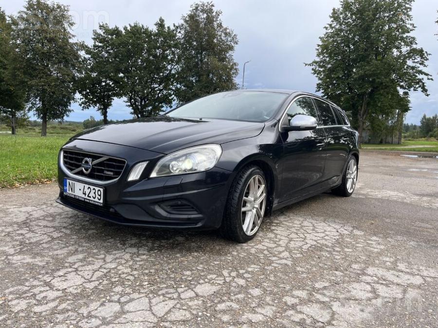 Melns Volvo V60 2011 Aizkraukle, ar dzinēja tilpumu 2.40 L un nobraukumu 264 tūkst. km par 4200 €, foto 1 vietnē AUTOMOTO.COM.LV
