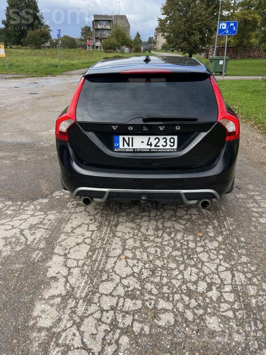 Melns Volvo V60 2011 Aizkraukle, ar dzinēja tilpumu 2.40 L un nobraukumu 264 tūkst. km par 4200 €, foto 5 vietnē AUTOMOTO.COM.LV