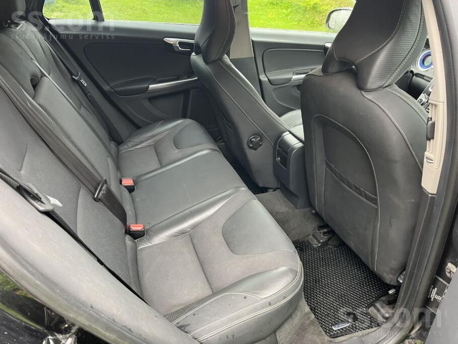 Melns Volvo V60 2011 Aizkraukle, ar dzinēja tilpumu 2.40 L un nobraukumu 264 tūkst. km par 4200 €, foto 6 vietnē AUTOMOTO.COM.LV
