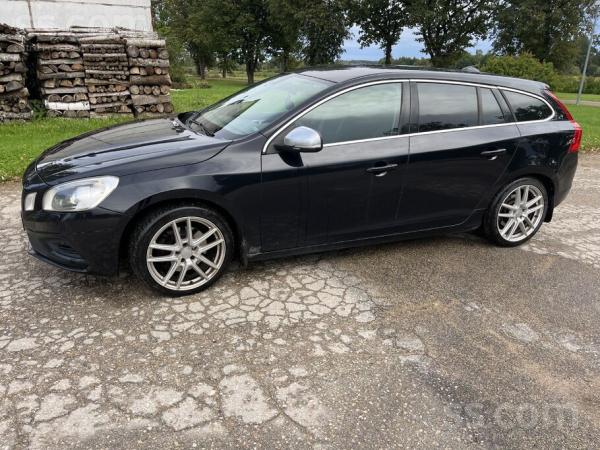 Melns Volvo V60 2011 Aizkraukle, ar dzinēja tilpumu 2.40 L un nobraukumu 264 tūkst. km par 4200 €, foto 9 vietnē AUTOMOTO.COM.LV