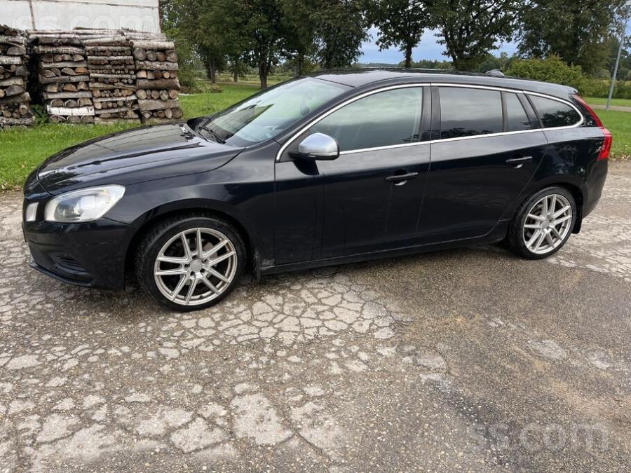 Melns Volvo V60 2011 Aizkraukle, ar dzinēja tilpumu 2.40 L un nobraukumu 264 tūkst. km par 4200 €, foto 9 vietnē AUTOMOTO.COM.LV