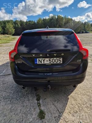 Black Volvo V60 2011 in Liepaja, with an engine capacity of 2.40 L and mileage of 381 thousand km for 4100 €, photo 4 on AUTOMOTO.COM.LV