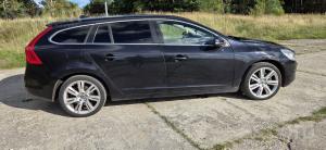 Black Volvo V60 2011 in Liepaja, with an engine capacity of 2.40 L and mileage of 381 thousand km for 4100 €, photo 6 on AUTOMOTO.COM.LV