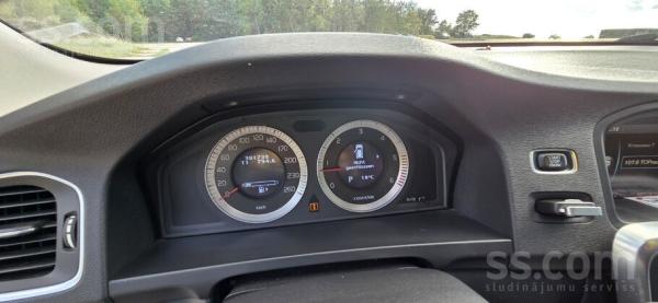 Melns Volvo V60 2011 Liepāja, ar dzinēja tilpumu 2.40 L un nobraukumu 381 tūkst. km par 4100 €, foto 11 vietnē AUTOMOTO.COM.LV