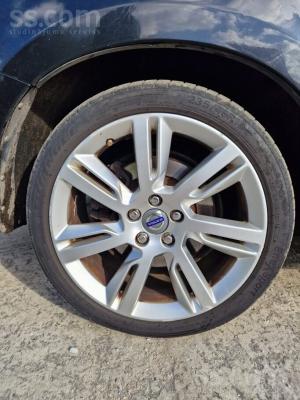 Black Volvo V60 2011 in Liepaja, with an engine capacity of 2.40 L and mileage of 381 thousand km for 4100 €, photo 16 on AUTOMOTO.COM.LV