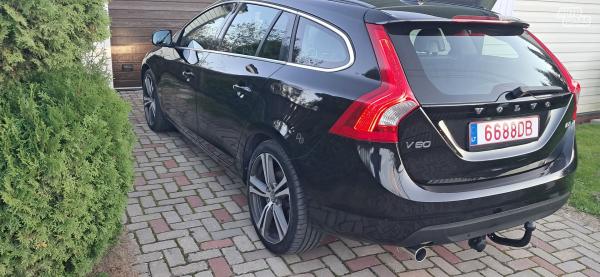 Black Volvo V60 2011 in Alytus, with an engine capacity of 2.00 L and mileage of 307 thousand km for 5850 €, photo 3 on AUTOMOTO.COM.LV