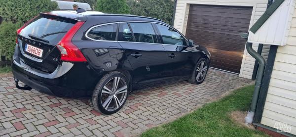 Black Volvo V60 2011 in Alytus, with an engine capacity of 2.00 L and mileage of 307 thousand km for 5850 €, photo 5 on AUTOMOTO.COM.LV