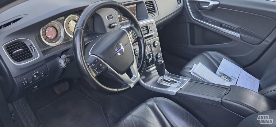 Black Volvo V60 2011 in Alytus, with an engine capacity of 2.00 L and mileage of 307 thousand km for 5850 €, photo 13 on AUTOMOTO.COM.LV