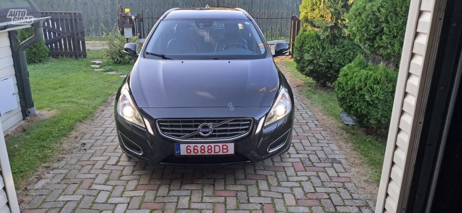 Black Volvo V60 2011 in Alytus, with an engine capacity of 2.00 L and mileage of 307 thousand km for 5850 €, photo 17 on AUTOMOTO.COM.LV
