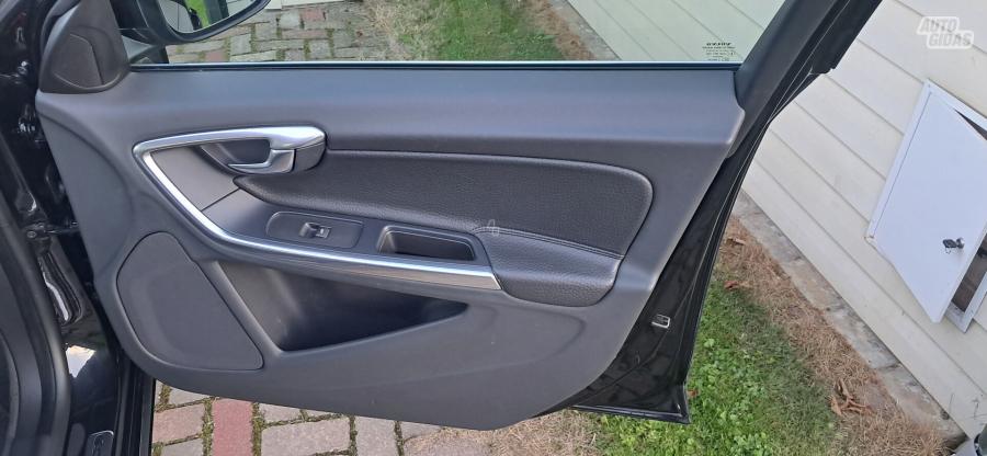 Black Volvo V60 2011 in Alytus, with an engine capacity of 2.00 L and mileage of 307 thousand km for 5850 €, photo 19 on AUTOMOTO.COM.LV