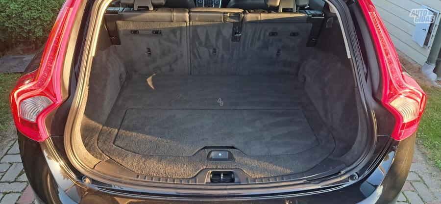 Black Volvo V60 2011 in Alytus, with an engine capacity of 2.00 L and mileage of 307 thousand km for 5850 €, photo 26 on AUTOMOTO.COM.LV