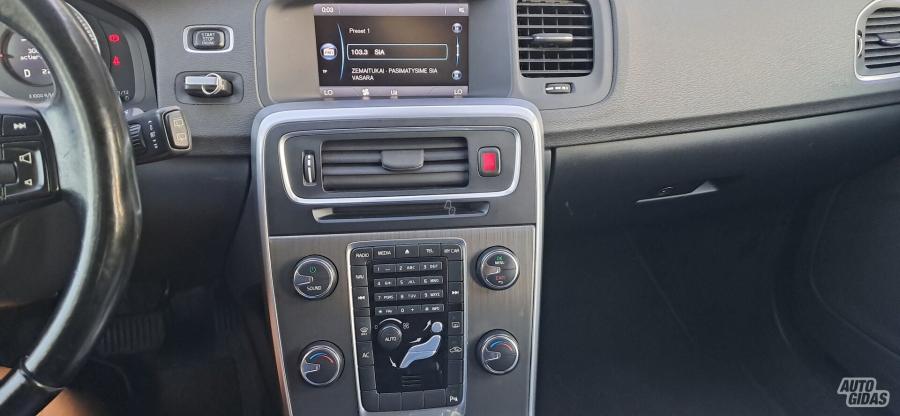 Black Volvo V60 2011 in Alytus, with an engine capacity of 2.00 L and mileage of 307 thousand km for 5850 €, photo 34 on AUTOMOTO.COM.LV