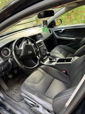 Black Volvo V60 2011 in Kaunas, with an engine capacity of 1.56 L and mileage of 325 thousand km for 4500 €, photo 12 on AUTOMOTO.COM.LV