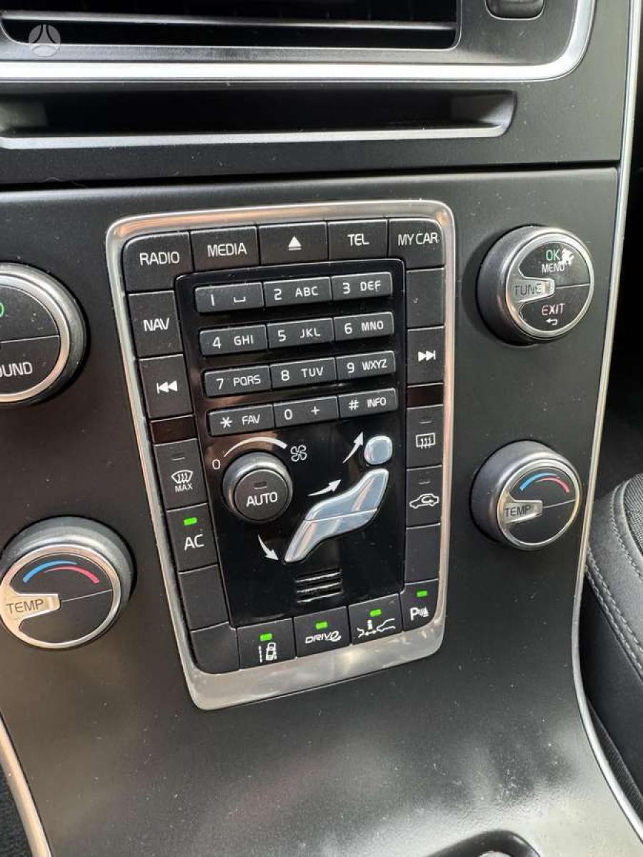 Black Volvo V60 2011 in Kaunas, with an engine capacity of 1.56 L and mileage of 325 thousand km for 4500 €, photo 14 on AUTOMOTO.COM.LV