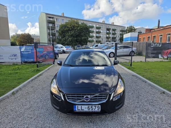 Melns Volvo V60 2011 Ventspils, ar dzinēja tilpumu 2.00 L un nobraukumu 286 tūkst. km par 4500 €, foto 3 vietnē AUTOMOTO.COM.LV