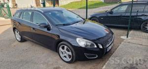 Melns Volvo V60 2011 Valmiera, ar dzinēja tilpumu 2.40 L un nobraukumu 259 tūkst. km par 6299 €, foto  vietnē AUTOMOTO.COM.LV