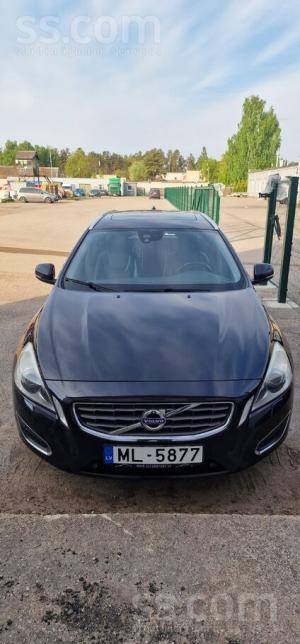 Black Volvo V60 2011 in Valmiera, with an engine capacity of 2.40 L and mileage of 259 thousand km for 6299 €, photo 3 on AUTOMOTO.COM.LV