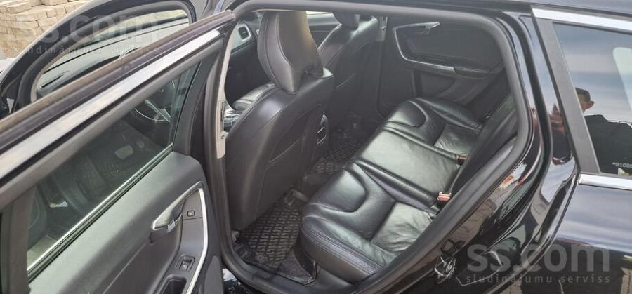 Black Volvo V60 2011 in Valmiera, with an engine capacity of 2.40 L and mileage of 259 thousand km for 6299 €, photo 11 on AUTOMOTO.COM.LV