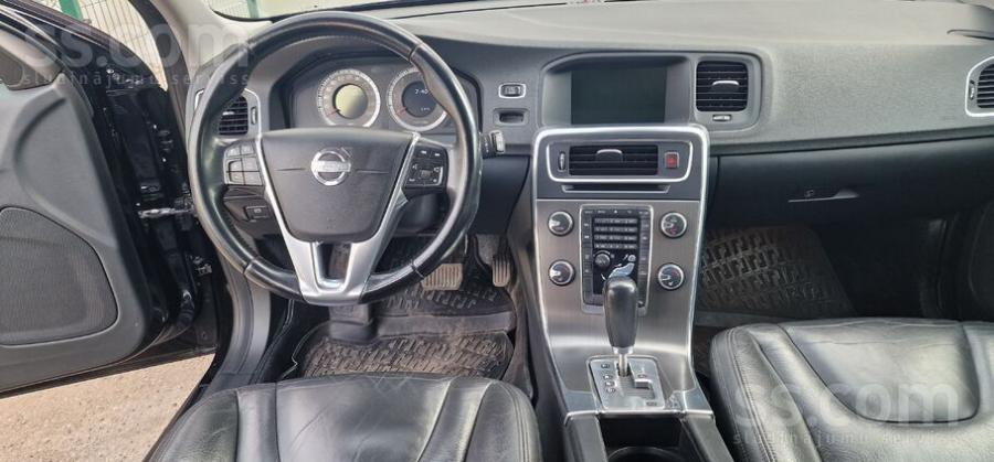 Black Volvo V60 2011 in Valmiera, with an engine capacity of 2.40 L and mileage of 259 thousand km for 6299 €, photo 12 on AUTOMOTO.COM.LV